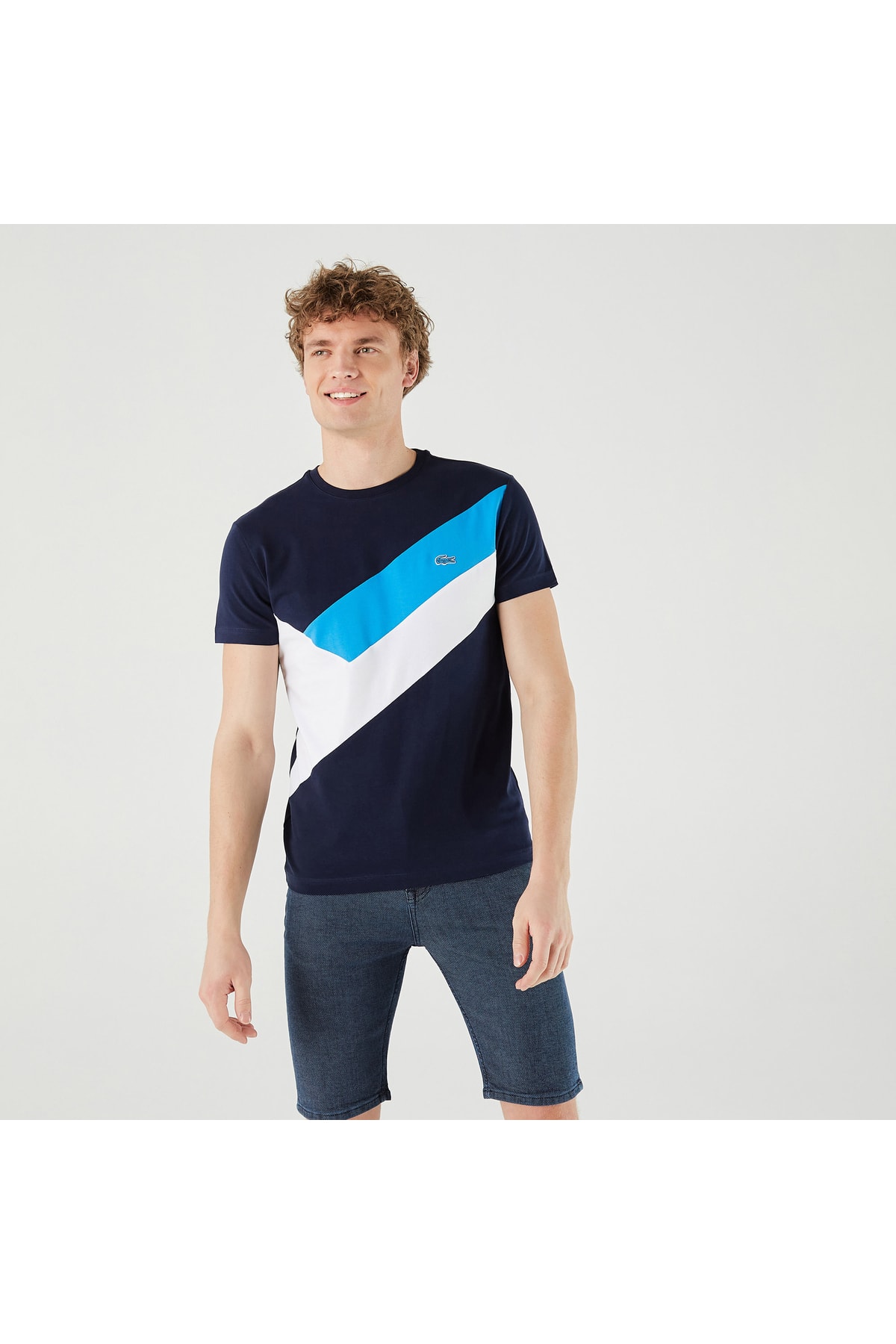 Lacoste تي شيرت أزرق كحلي للرجال ذو قصة ضيقة بياقة مستديرة وألوان متباينة TH0209 - مسواگ