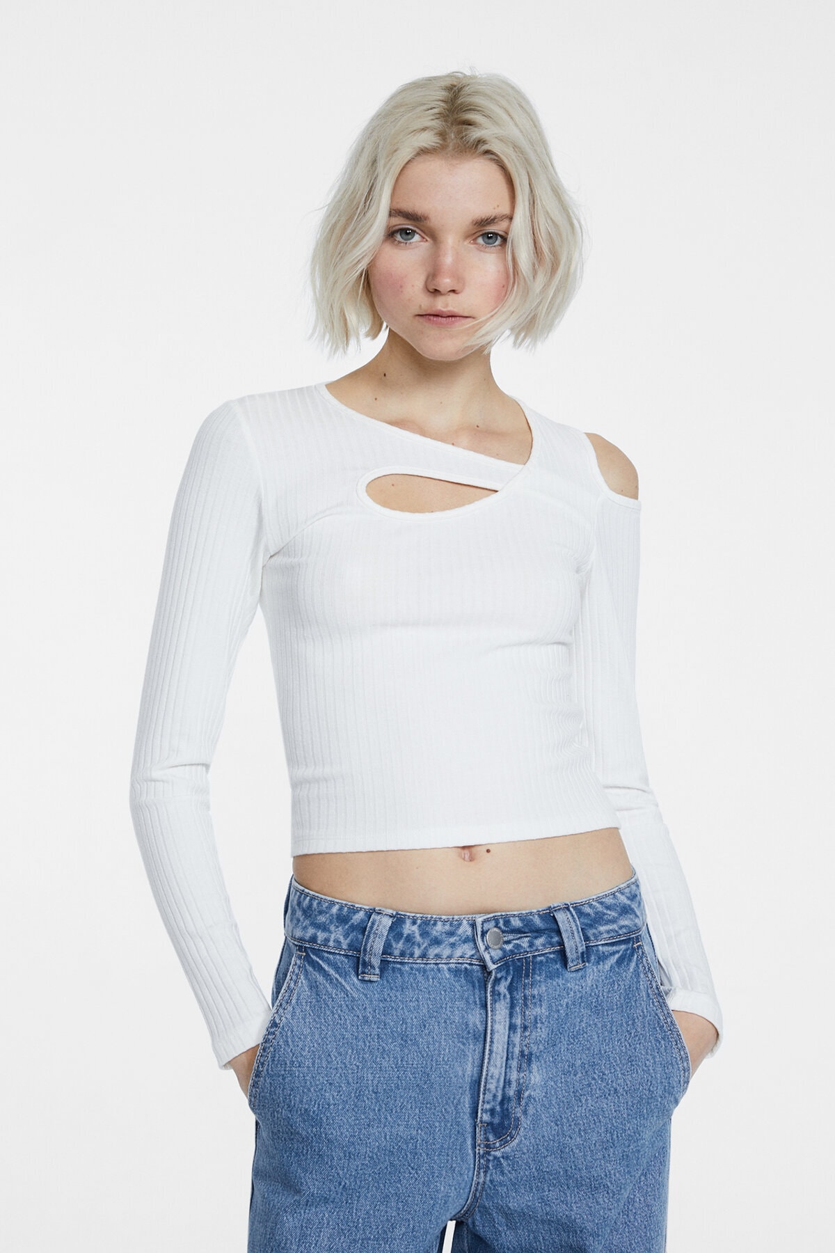 Low Neckline T-shirt with Decollete Detail 02772569 تي شيرت بتفاصيل ...